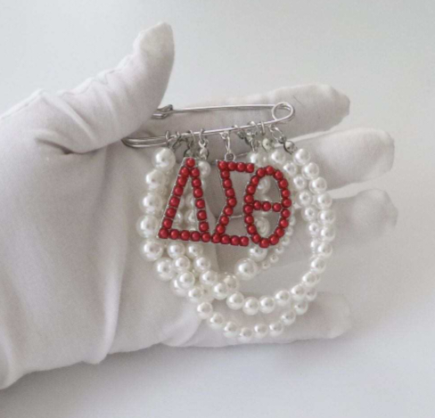 Pearl DST Brooch – It's Exclusive Brand